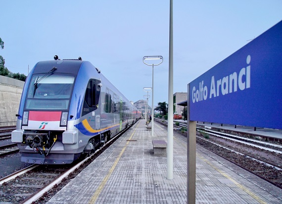 Wszystkie ATR220Tr z Pesa dostarczone statkiem na Sardynię. Pierwsze z ...