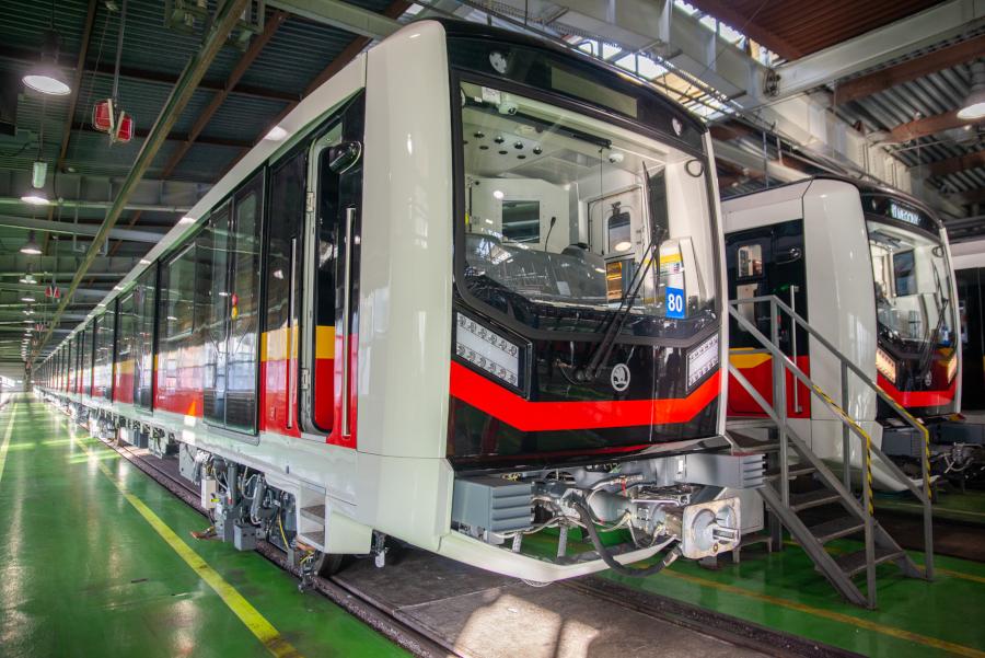 Trzy nowe pociągi Varsovia już wożą pasażerów Metra Warszawskiego ...